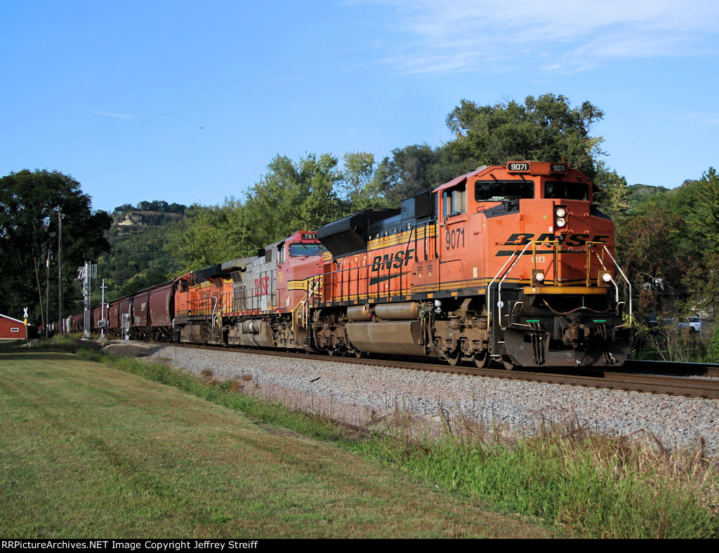 BNSF 9071